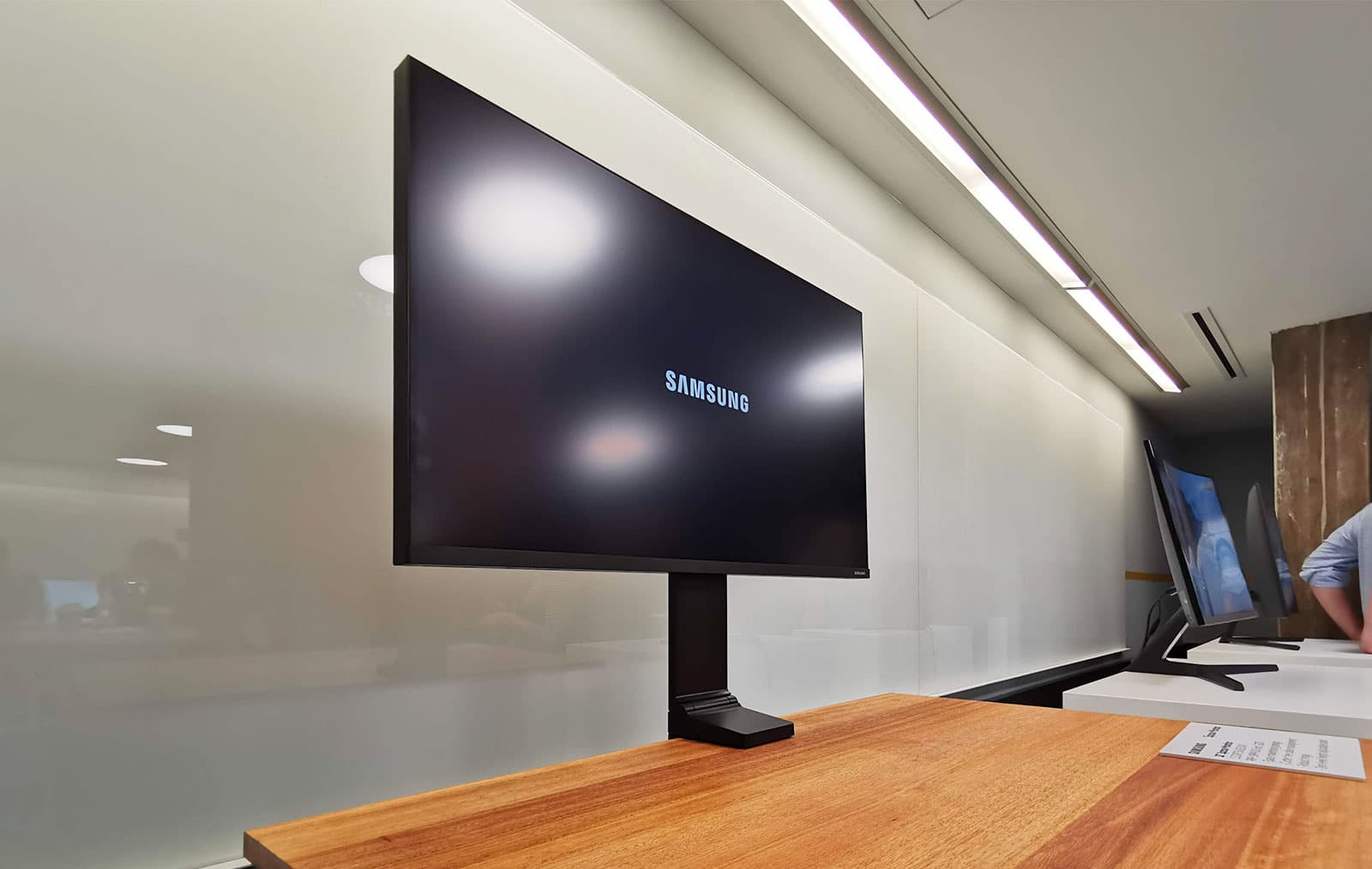 Samsungs Space Monitor Returns Your Desk Space Via Clamp Pickr