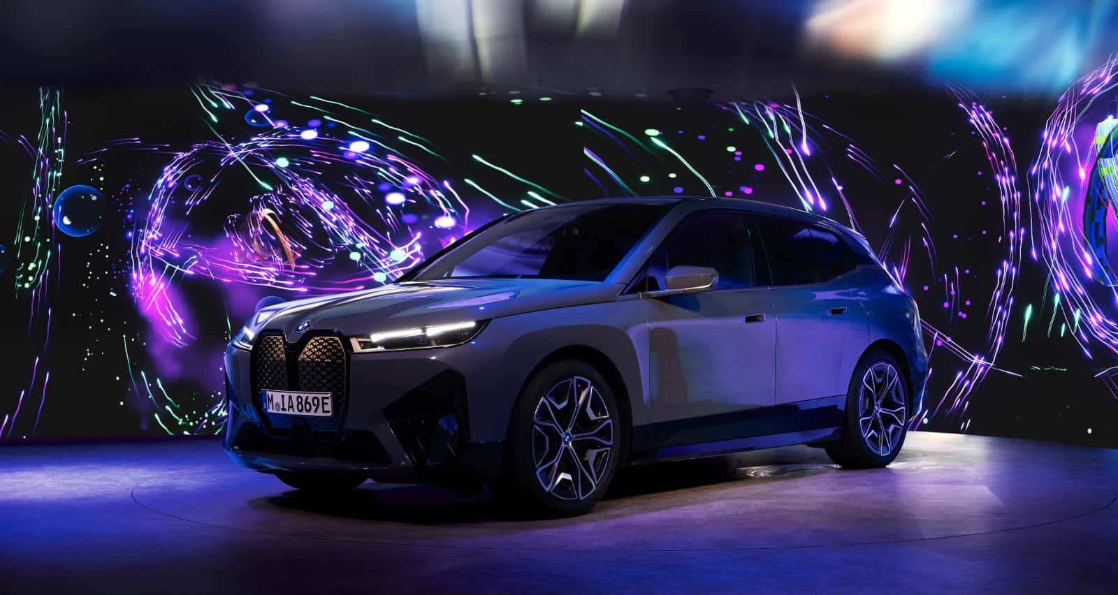 BMW builds an e-ink car that can change its look – Pickr