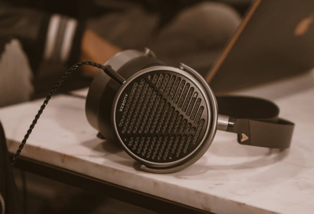 Audeze looks to music mixing in MM-100 planar magnetic cans – Pickr