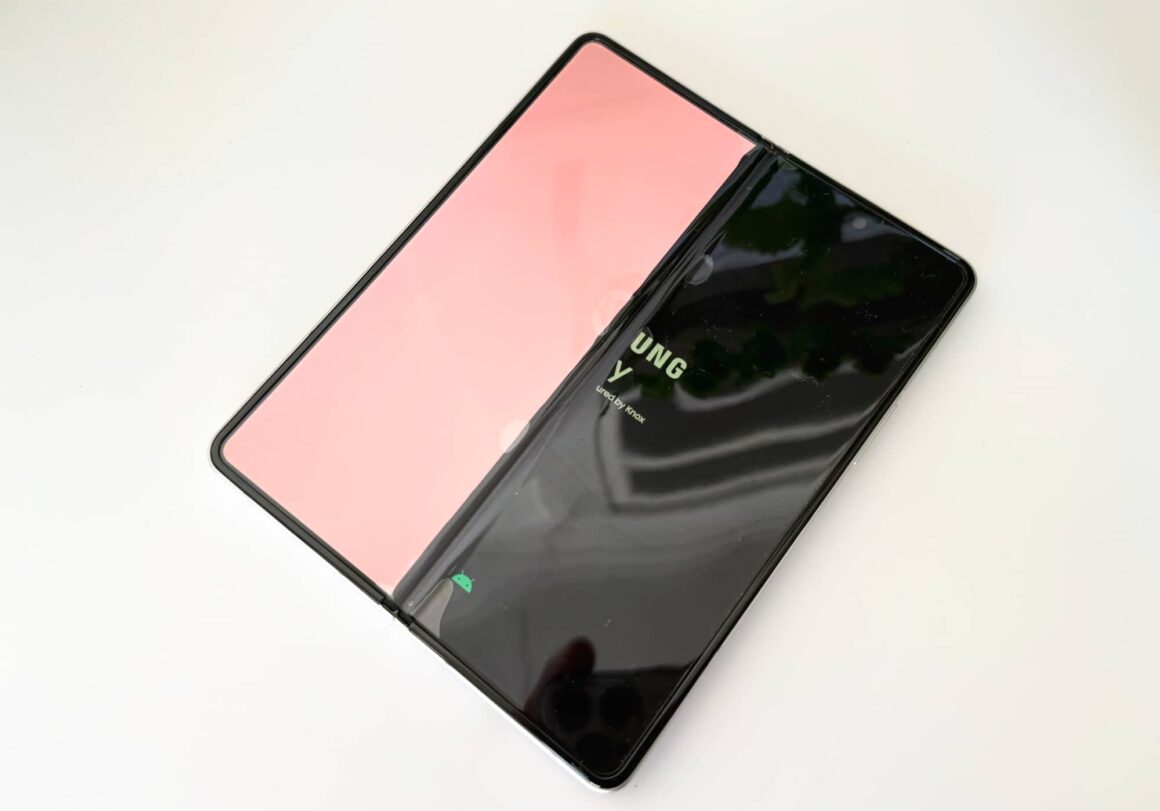 Faults, warranties, and how to deal with broken foldable displays – Pickr