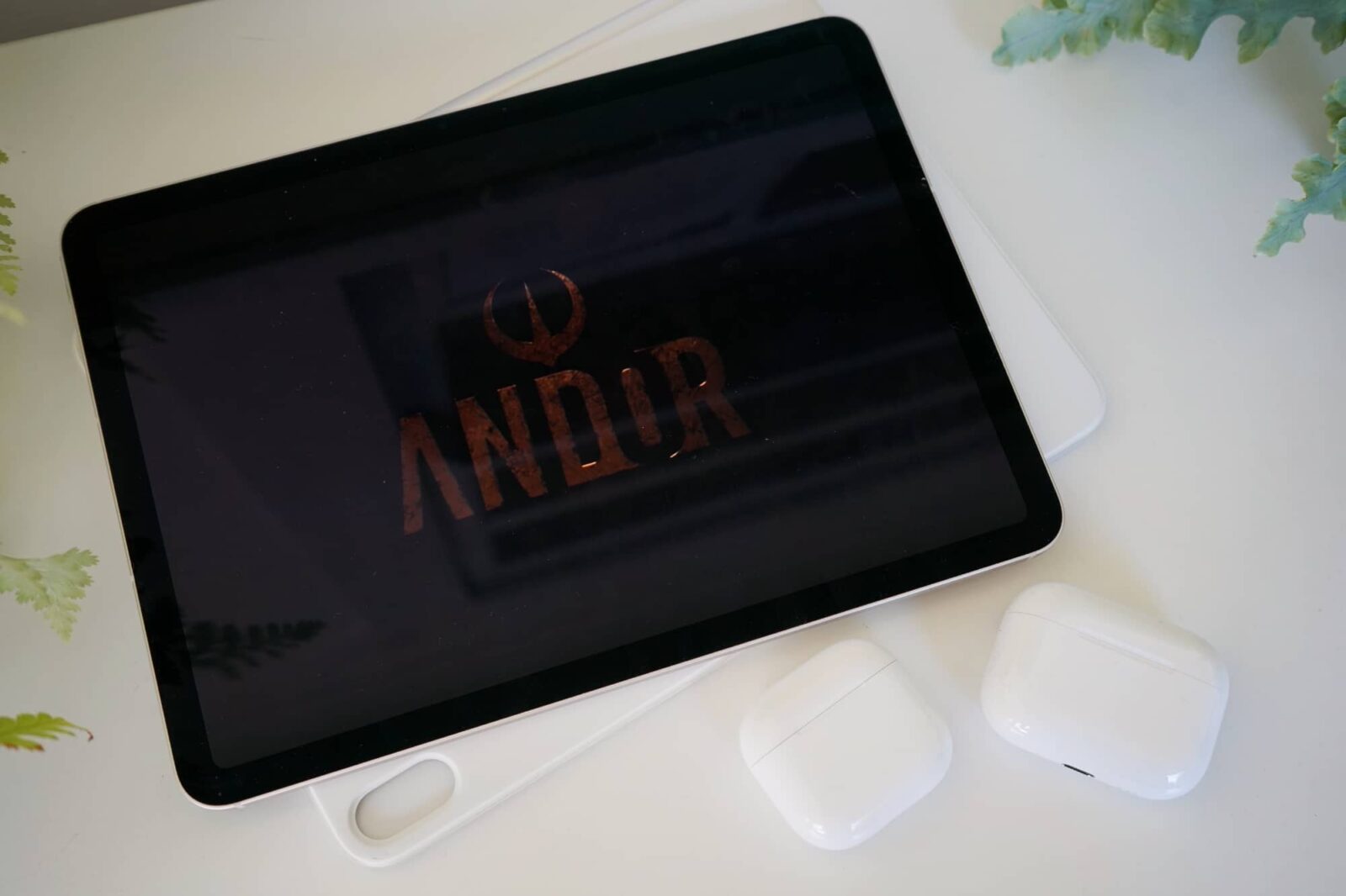 How to pair two wireless earphones to one iPad – Pickr
